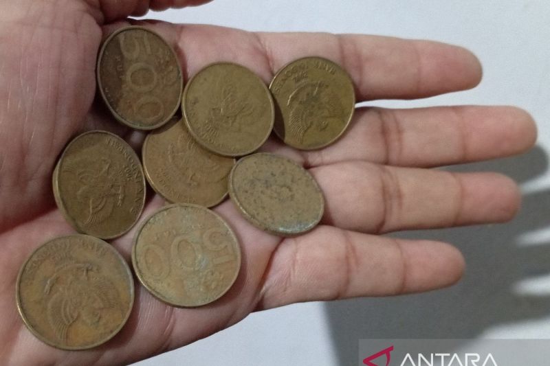 Uang rupiah logam warna kuning emas ditarik dari peredaran - ANTARA ...