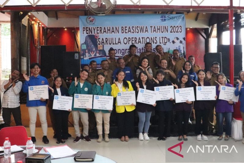 74 mahasiswa berprestasi di Taput terima terima beasiswa SOL - ANTARA ...
