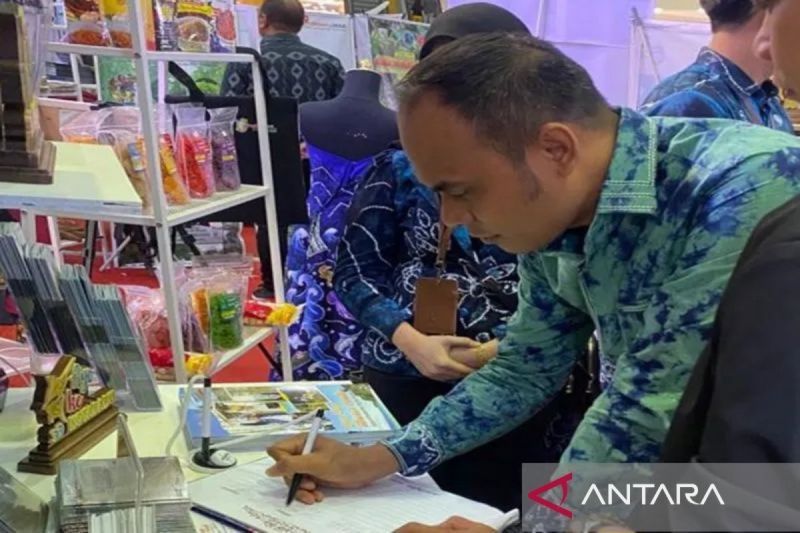 Polhukam Kalsel kemarin, dukungan politik "Wonderland Kotabaru" dan Inovasi UMKM - ANTARA News ...