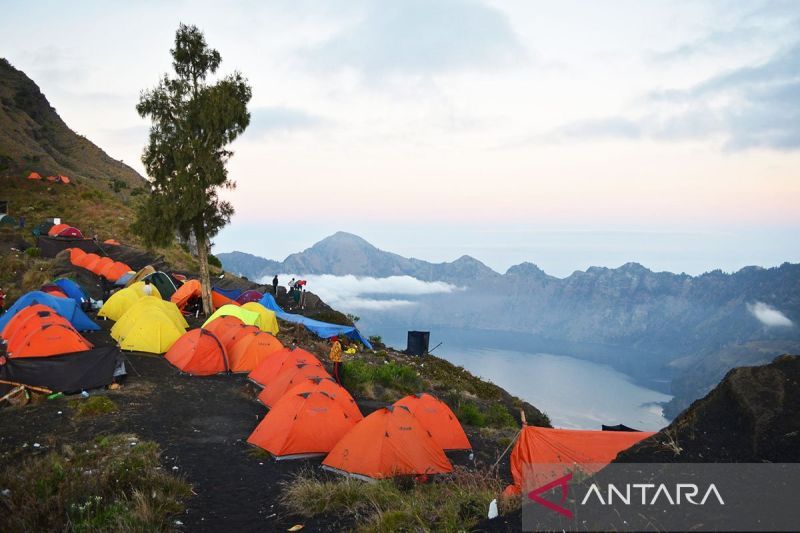 Destinasi wisata pendakian Taman Nasional Gunung Rinjani ditutup ...