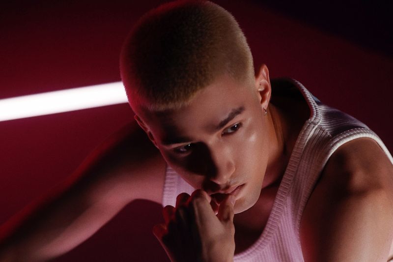 MIKA eks INTO1 ambil pengalaman pribadi dan emosi untuk "bleached ...