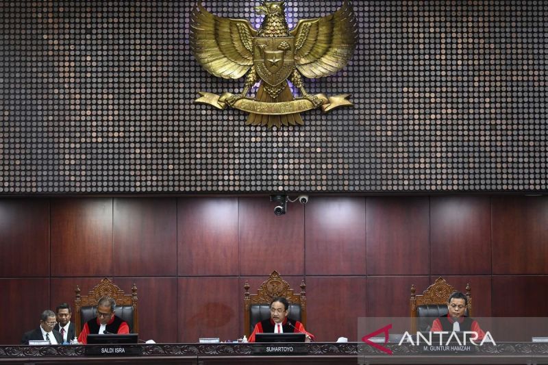 MK tolak uji formil syarat batas usia capres-cawapres - ANTARA News