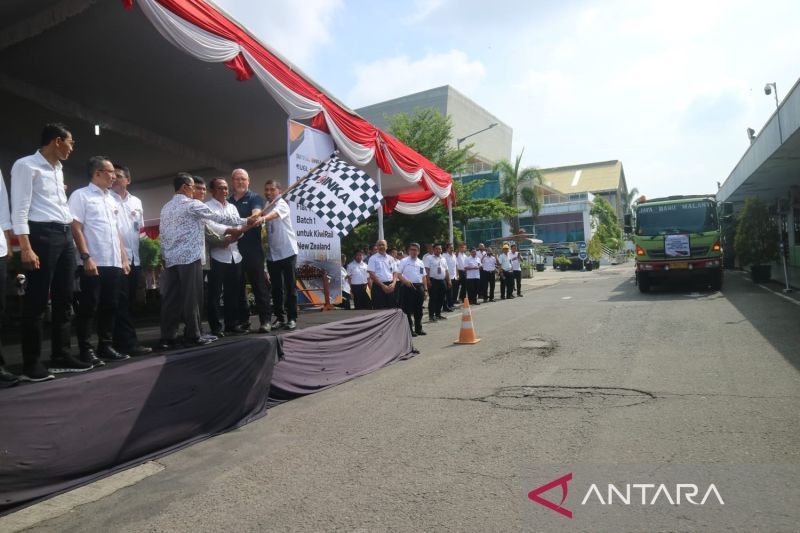 INKA Group ekspor "Batch-1" 60 gerbong barang ke Selandia Baru - ANTARA ...