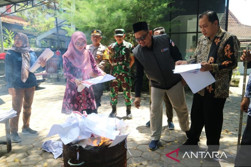KPU Kota Madiun musnahkan 503 surat suara Pemilu 2024 rusak dan sisa - ANTARA News