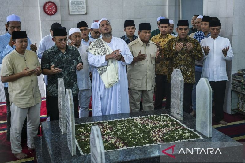 Prabowo ziarah ke makam Habib Ali Kwitang di Jakarta - ANTARA News