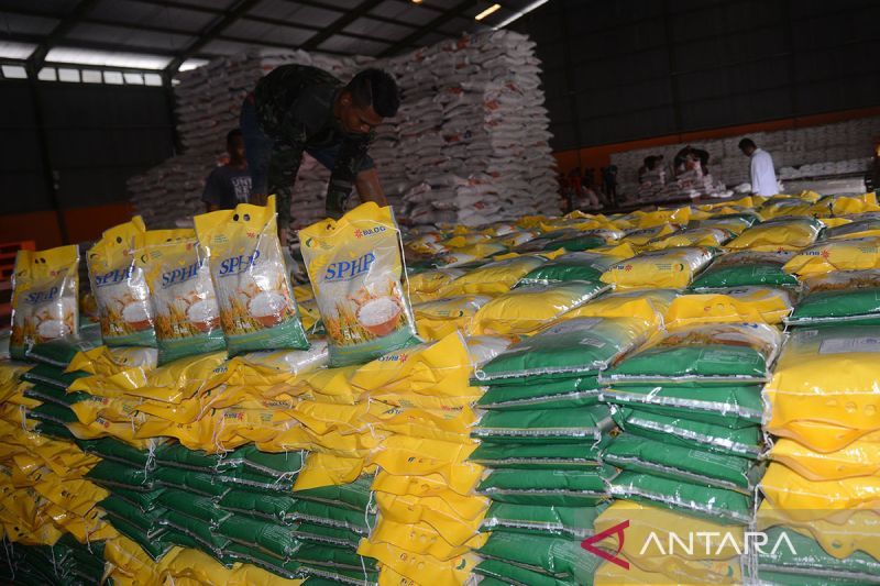 FOTO - Realisasi penyaluran beras SPHP Bulog - ANTARA News Aceh