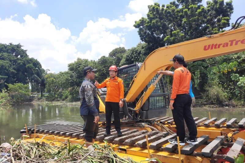 BPBD Jatim genjot normalisasi Sungai Buntung - ANTARA News