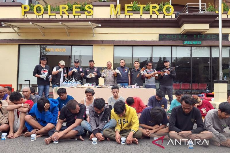 Kriminal sepekan, polisi tangkap tahanan hingga gerebek Kampung Bahari - ANTARA News