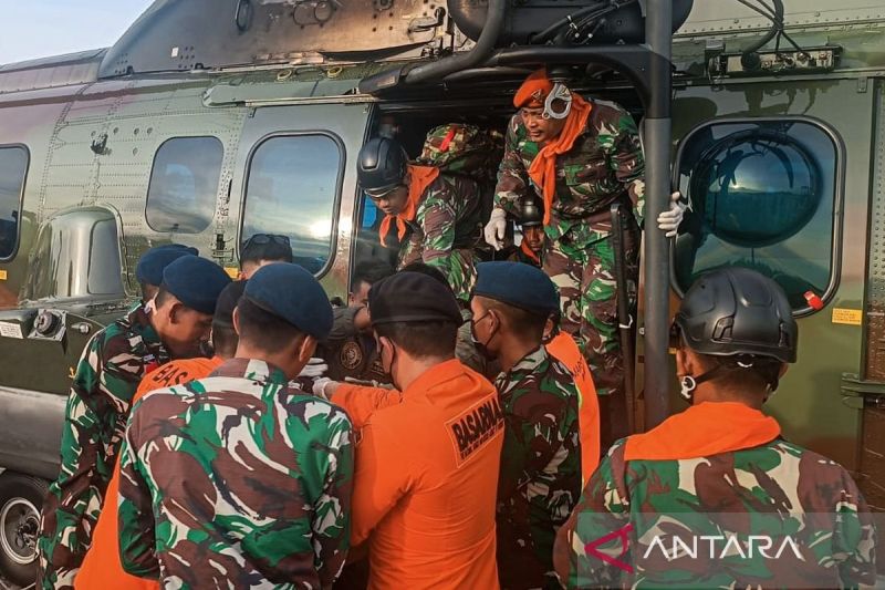Tim SAR gabungan evakuasi korban kecelakaan pesawat Smart Aviation - ANTARA News