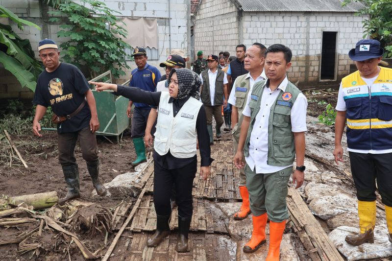 Pemkab Mojokerto terima bantuan darurat bencana dari BNPB - ANTARA News