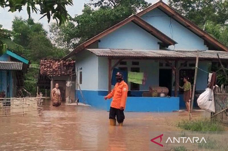 BPBD Kabupaten Karawang catat ribuan rumah terendam banjir - ANTARA News