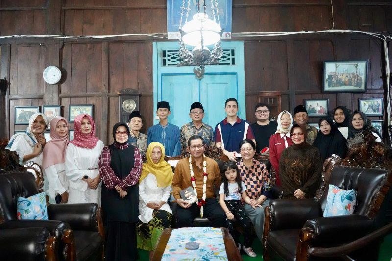 Pramono dan Bupati Kediri kunjungi rumah masa kecil Bung Karno - ANTARA ...