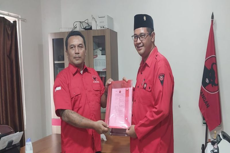 Ketua Pdip Kulon Progo Resmi Mendaftar Calon Bupati Melalui Pdip Diy Antara News