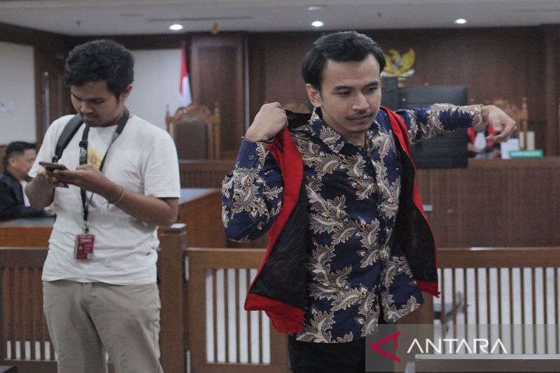 Adam Deni dituntut 1 tahun penjara dalam kasus fitnah Ahmad Sahroni ...