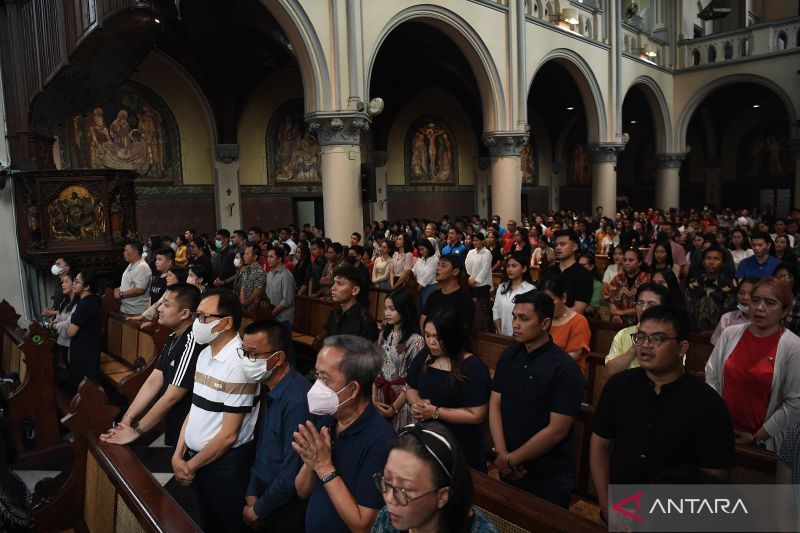 Ibadah misa kenaikan Isa Almasih di Gereja Katedral Jakarta - ANTARA News