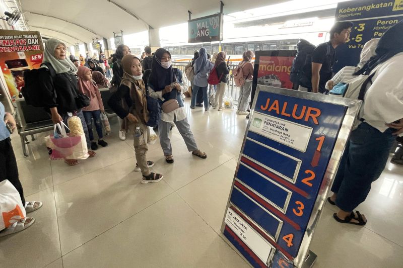 KAI operasikan tiga KA tambahan di Stasiun Malang saat libur Waisak - ANTARA News Jawa Timur