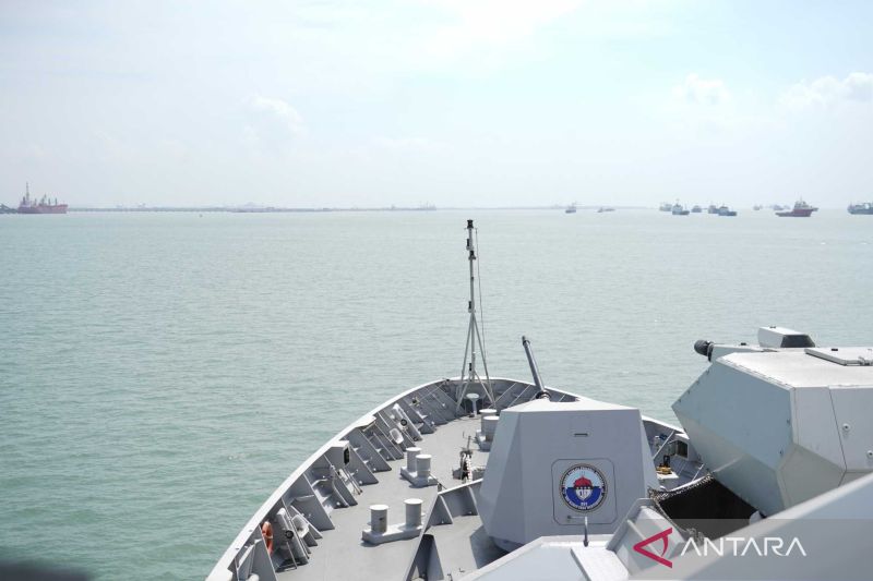 KRI Martaditana uji tembak Meriam 76 di utara Laut Jawa - ANTARA News