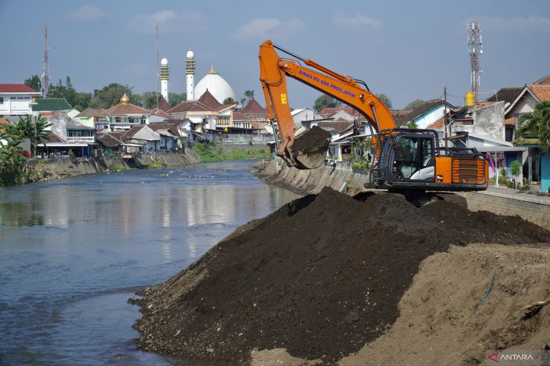 Indonesia probes 70 firms over Brantas River pollution - ANTARA News