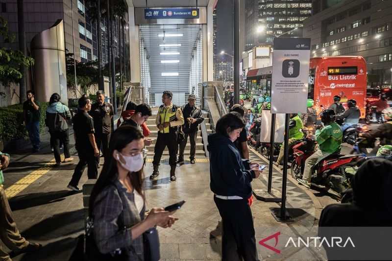 MRT Jakarta tutup total operasional imbas insiden konstruksi Kejagung - ANTARA News