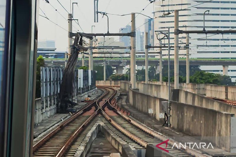 Operasi MRT dihentikan sementara akibat insiden konstruksi Kejagung ...