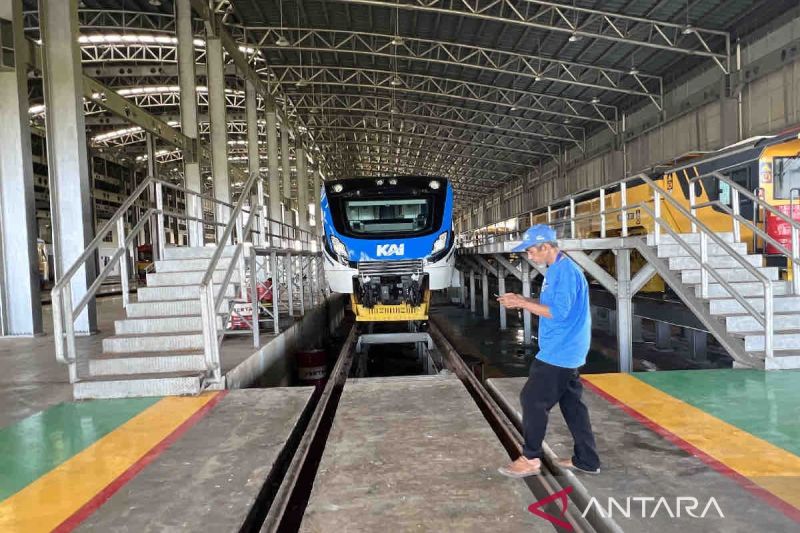 Kemenhub upayakan kereta api angkut truk logistik di Sulsel - ANTARA News