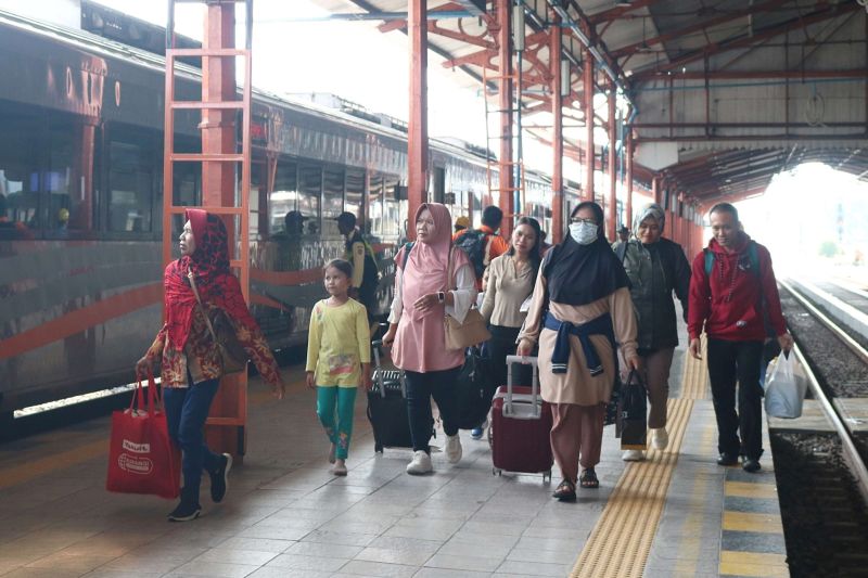 Daop 7 Madiun sediakan 11.510 kursi saat libur panjang Idul Adha 2024 - ANTARA News