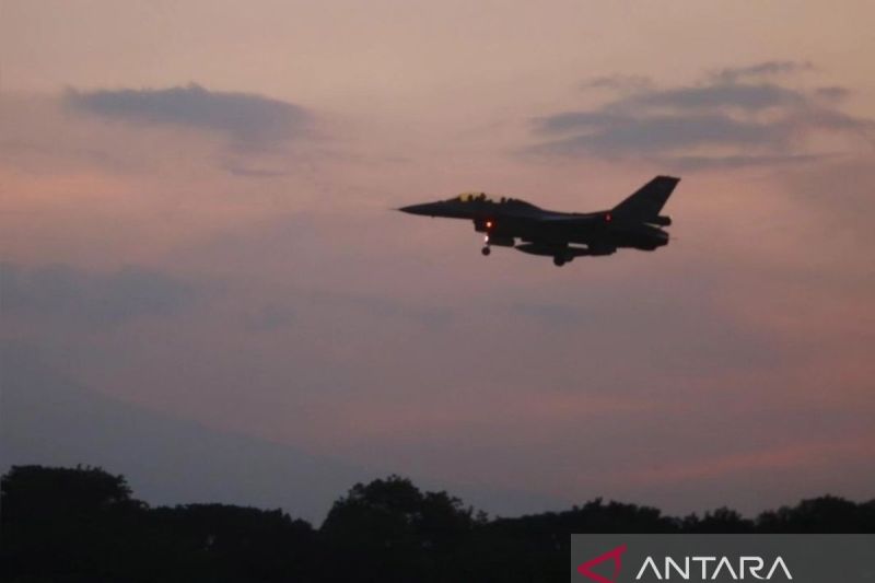 Lanud Iswahyudi latihan terbang malam untuk kemampuan tempur - ANTARA News