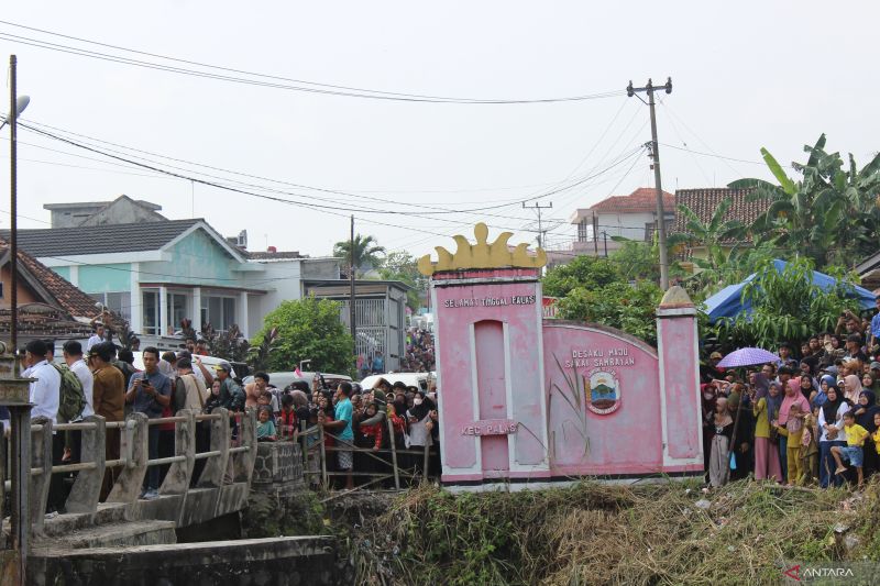 Ribuan warga Palas berjejer untuk lihat langsung Presiden Jokowi ...