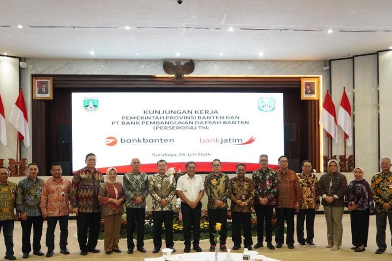 Pj Gubernur harap KUB Bank Jatim-Bank Banten bawa manfaat bagi PAD ...
