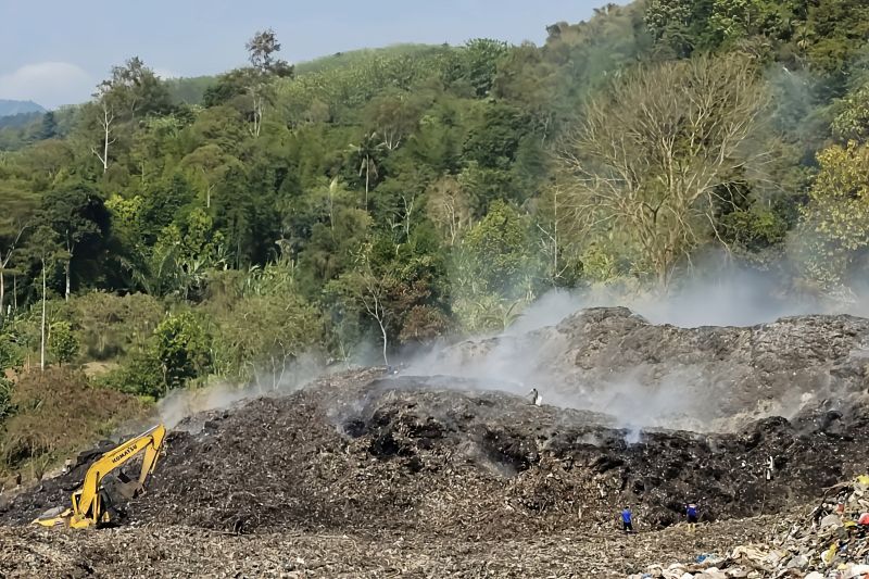 Sampah rumah tangga capai 800 ton per hari di Bandarlampung - ANTARA ...
