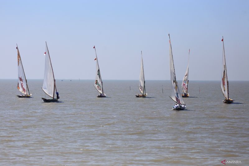 Lomba balap perahu layar tradisional di Surabaya - ANTARA News Jawa Timur
