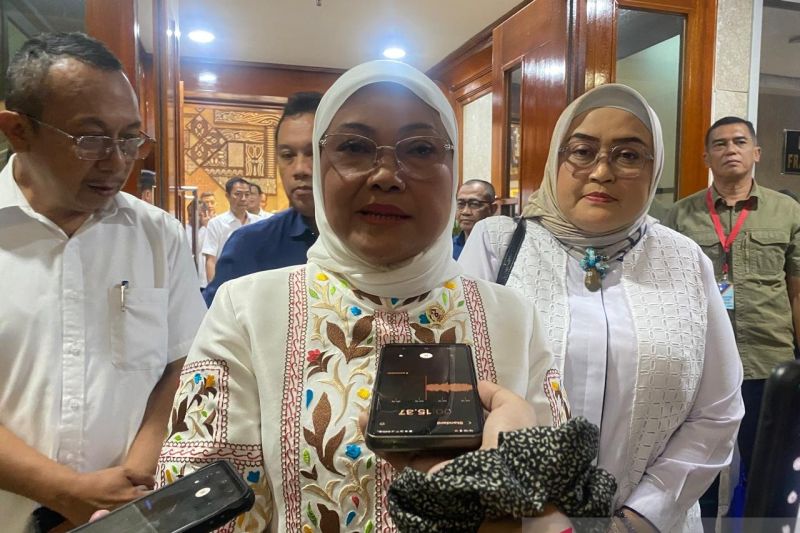 Menaker optimistis tingkat pengangguran kembali turun pada 2025 ...