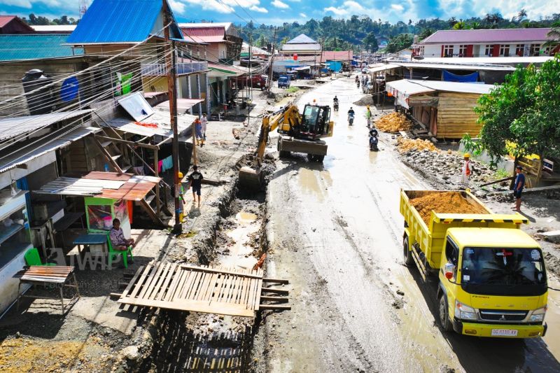 IWIP perbaiki jalan nasional di Halteng wujudkan infrastruktur memadai ...