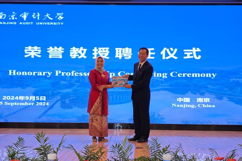 Ketua BPK peroleh gelar guru besar dari Nanjing Audit University ...