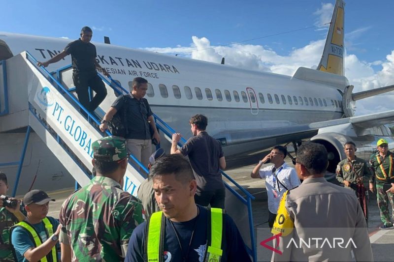 Kapten Phillip Mark diterbangkan ke Jakarta menggunakan pesawat TNI AU ...