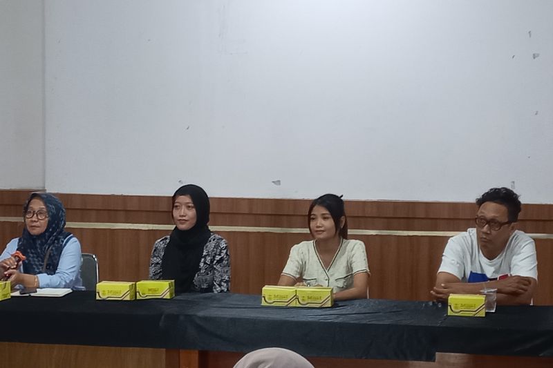 Enam kelompok tampil dalam pentas seni teater "Linimasa#7" di TBY ...