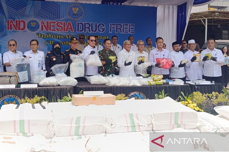 BNN amankan 2,3 kg kokain dan 19,9 kg sabu dari jaringan narkoba Internasional - ANTARA News ...
