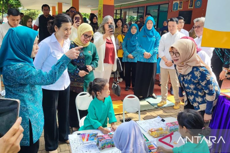 Dijadikan role model, Wamen PPPA tinjau RPTRA Garuda Cilangkap - ANTARA ...