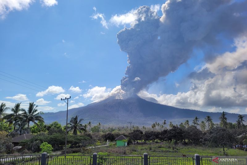 Gunung Lewotobi Laki Laki Kembali Erupsi Pada Kamis Antara News Ambon