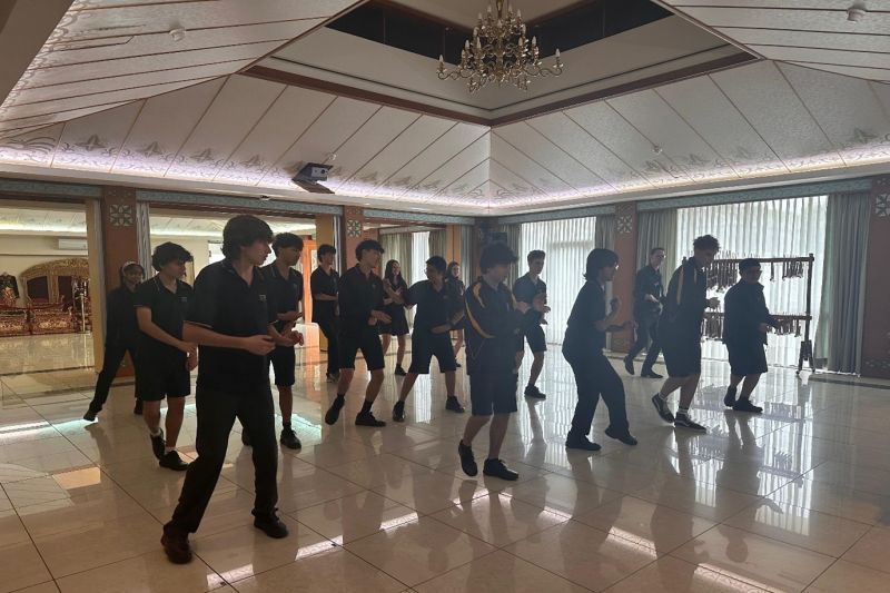 KBRI Canberra terima siswa Australia belajar tari, pementasan wayang ...