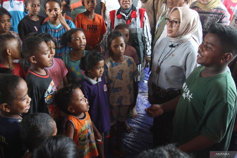 Menteri PPPA kunjungi lokasi pengungsian korban erupsi Gunung Lewotobi - ANTARA News