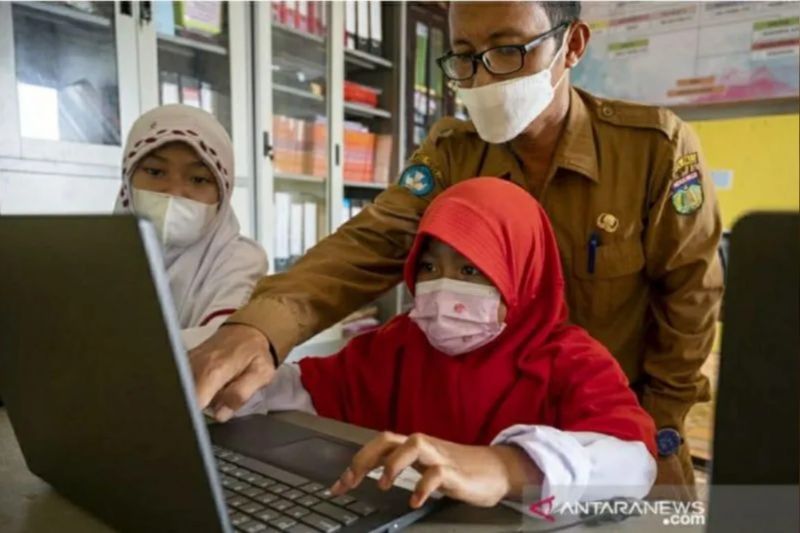 Besaran gaji guru ASN dan non ASN 2025, begini rinciannya - ANTARA News