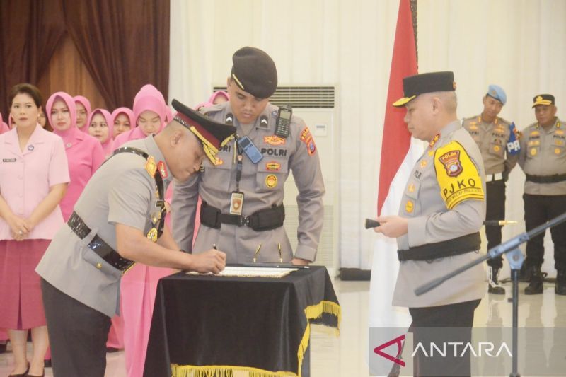 Brigjen Pol Golkar Pangarso Rahardjo resmi jabat Wakapolda Kalsel - ANTARA News Kalimantan Selatan