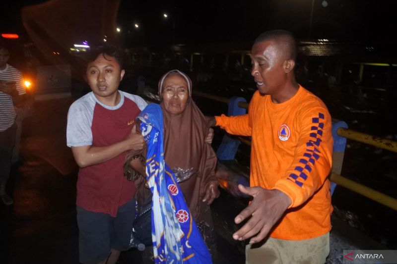 Tim SAR perbarui manifest kapal tenggelam di perairan Madura-Situbondo - ANTARA News