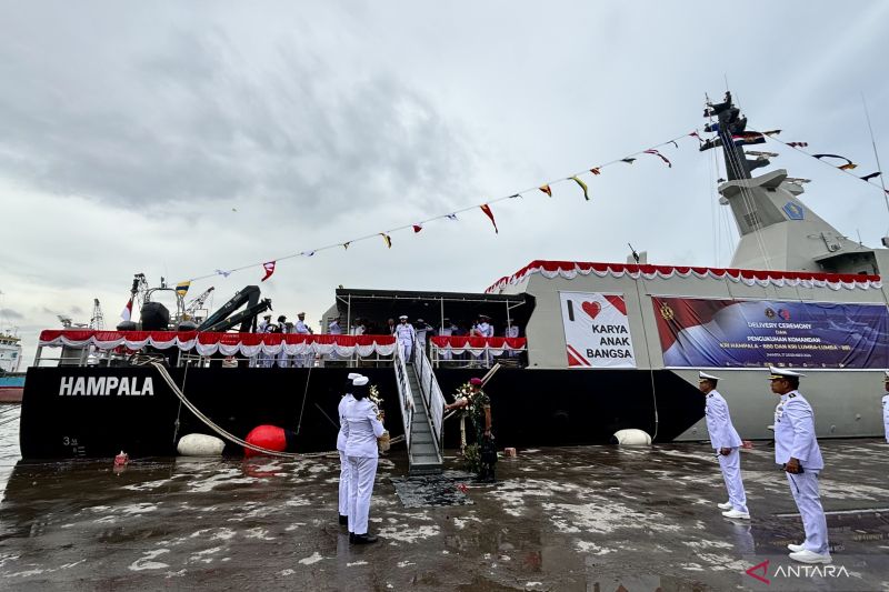 Hampala, Lumba-Lumba warships officially strengthen Navy's fleet ...