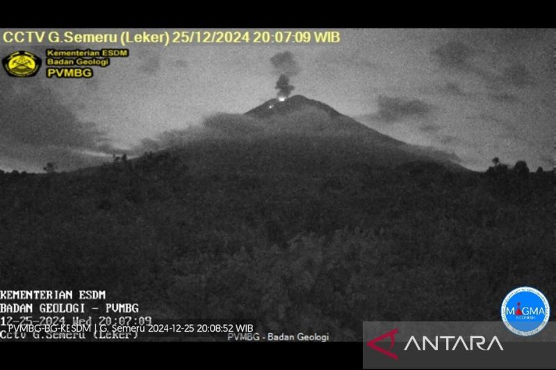 Gunung Semeru kembali erupsi dengan tinggi letusan 700 meter - ANTARA News