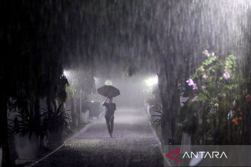 BMKG prakirakan potensi hujan di sebagian besar kota di Indonesia ...