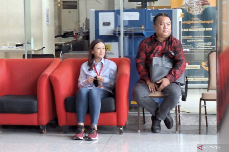 Anggota DPR RI Maria Lestari penuhi panggilan penyidik KPK - ANTARA News Ambon, Maluku