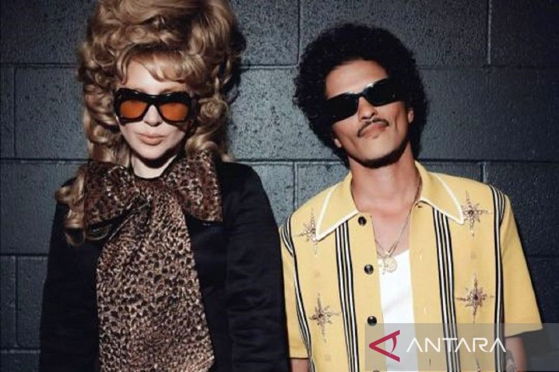 Die With a Smile raih puncak Billboard Hot 100 - ANTARA News