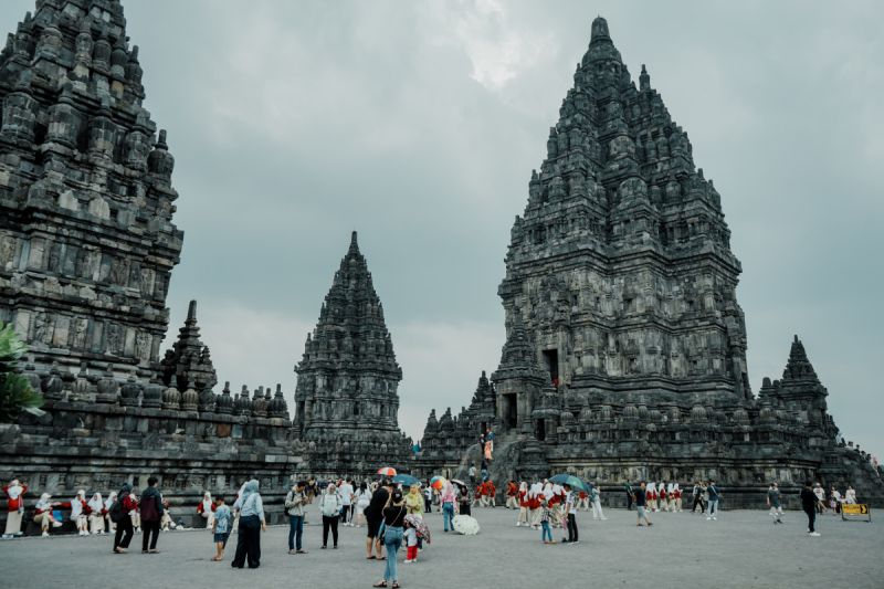 Pengunjung Candi Prambanan membludak! Atraksi langka ini jadi magnet ...